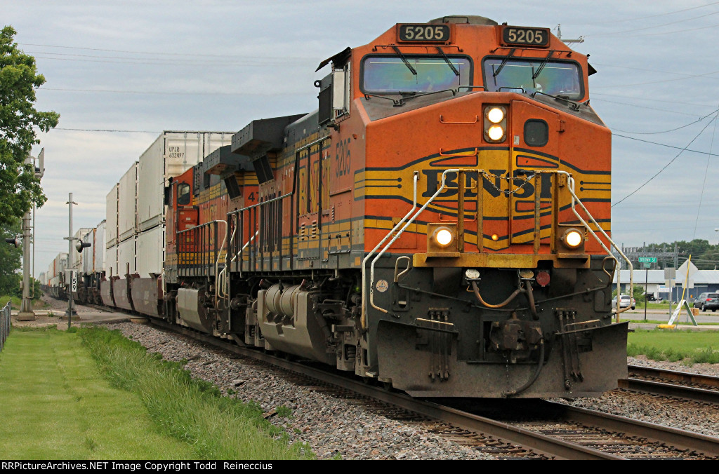 BNSF 5205